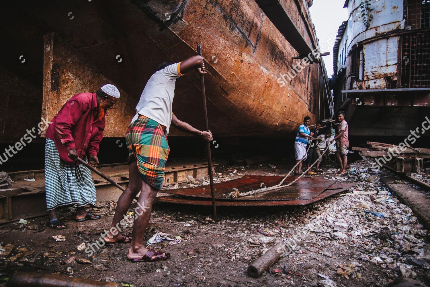SHIPYARD WORKERS WORKING KALIGANJ Editorial Stock Photo - Stock Image ...