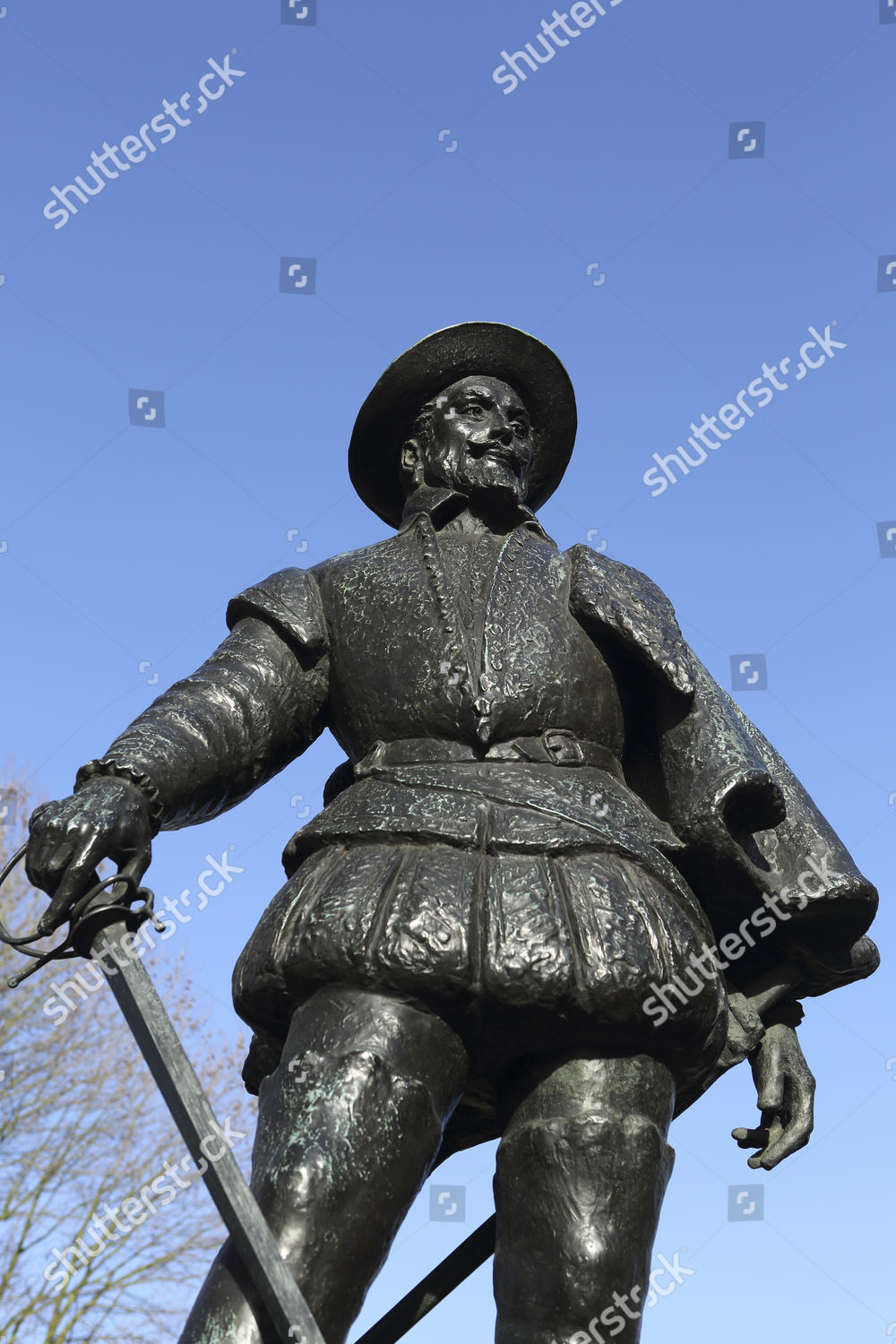 Statue Sir Walter Raleigh Greenwich Raleigh Editorial Stock Photo ...