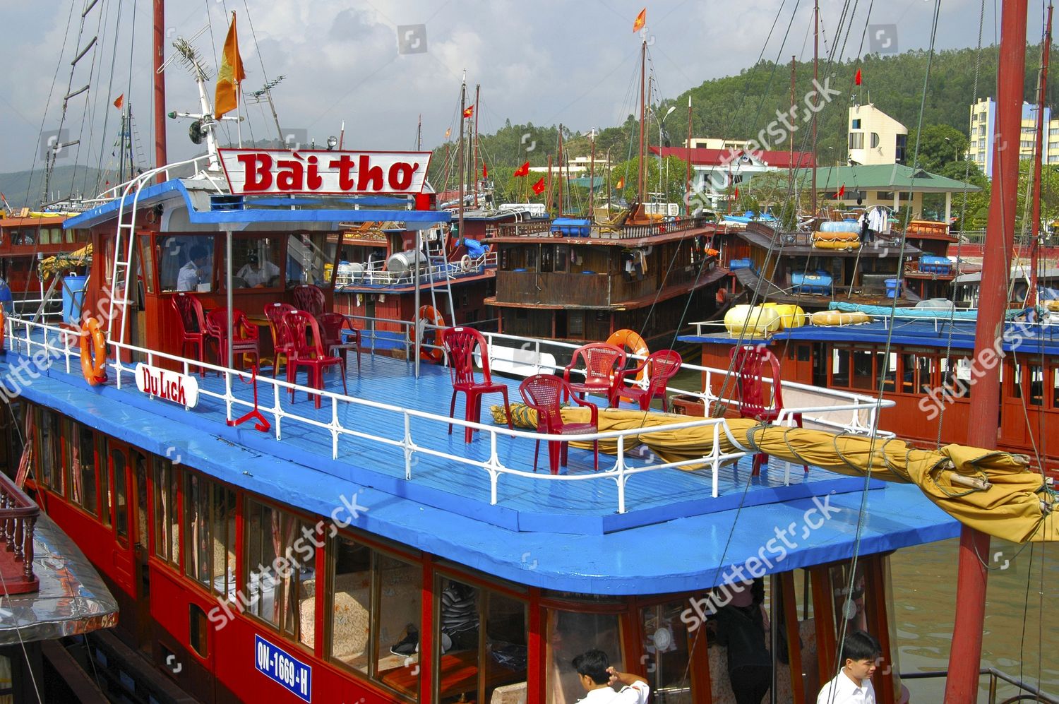 Traditional Vietnamese Junks Waiting Harbour Halong Editorial Stock ...