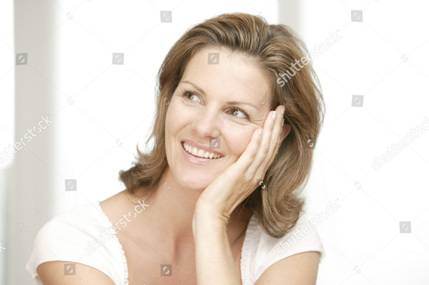 Model Released Portrait Brunette Woman Smiling Editorial Stock Photo ...
