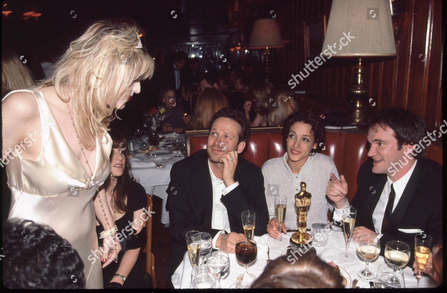 Courtney Love Jennifer Beals Quentin Tarantino Redaktionelles Stockfoto ...