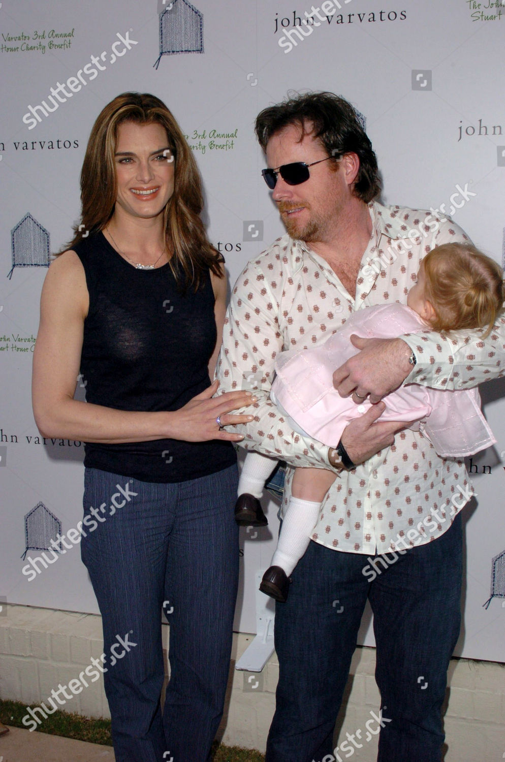 Brooke Shields Huband Chris Henchy Daughter Redaktionelles Stockfoto ...