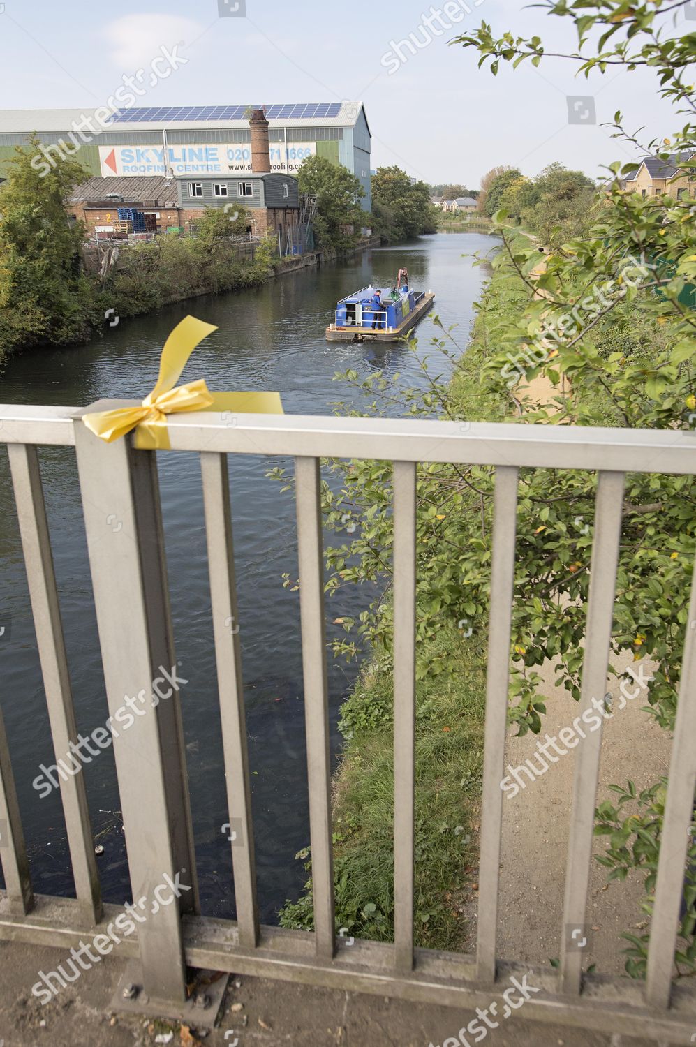 Grand Union Canal Trumpers Way Hanwell Editorial Stock Photo - Stock ...