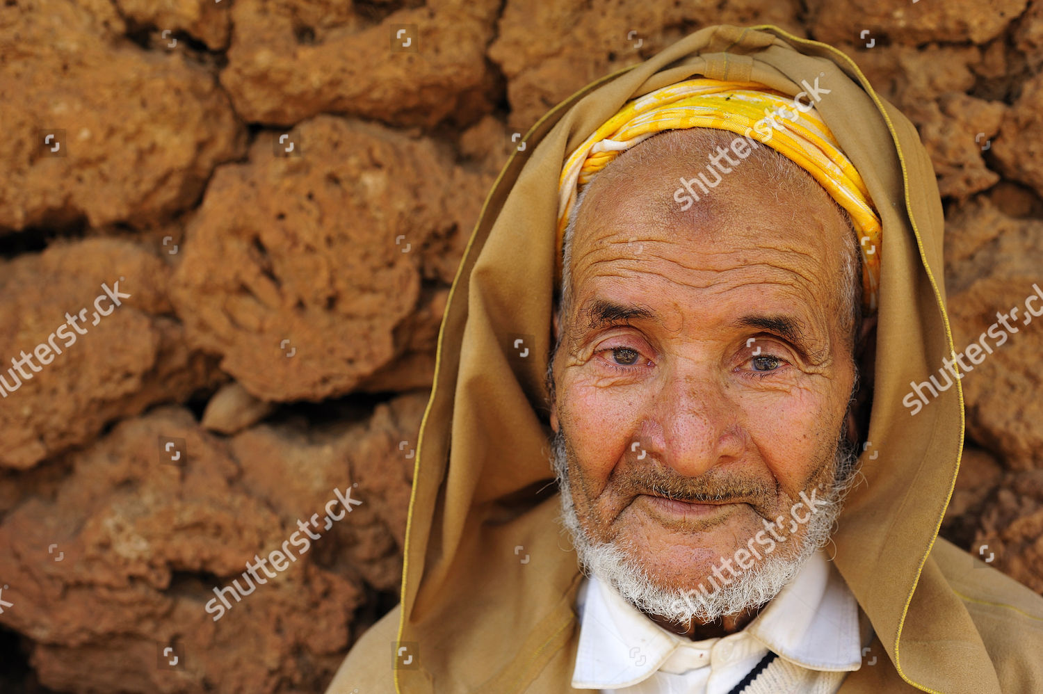 Old Berber Man Wearing Turban Portrait Editorial Stock Photo - Stock ...