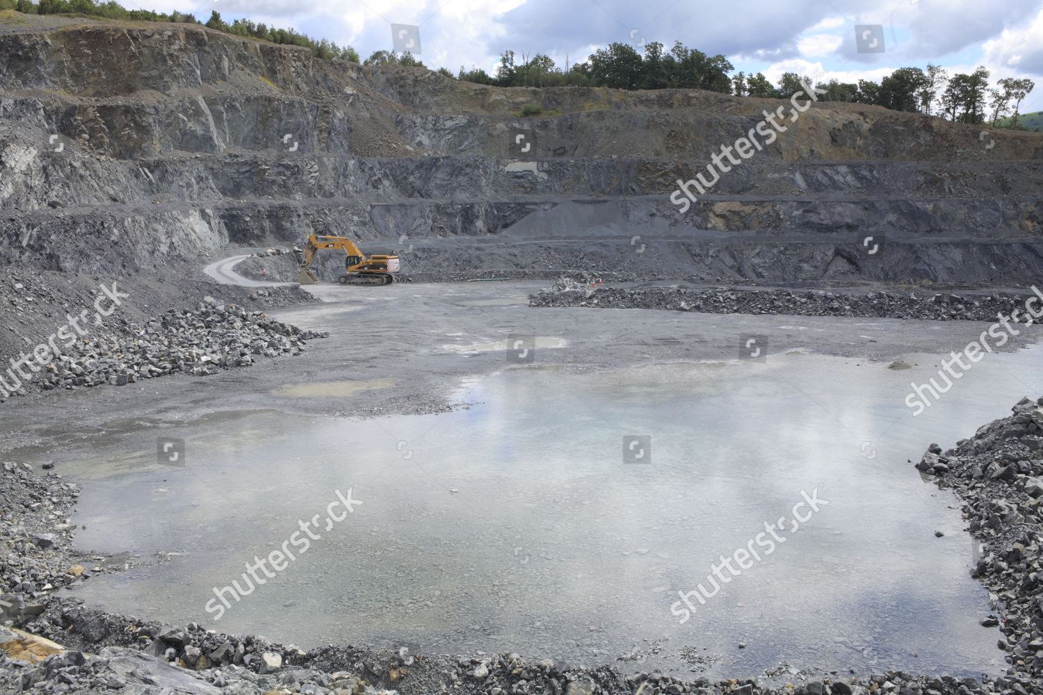 Excavator Puddle Roadstone Limestone Quarry Dolyhir Editorial Stock ...