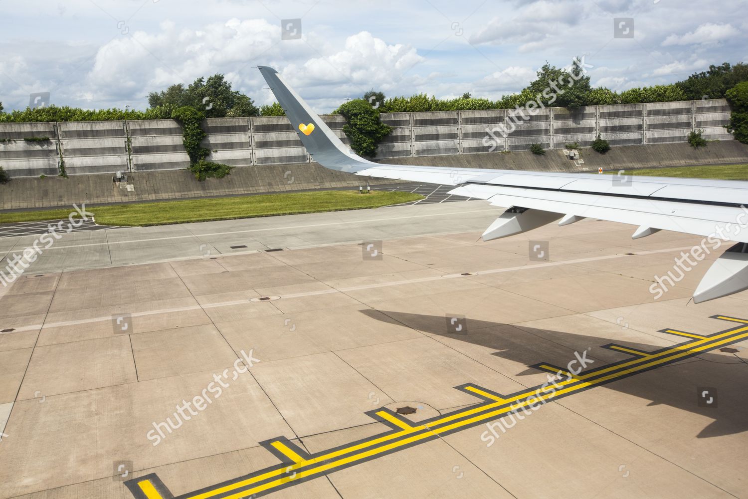 Plane Manchester Airport Uk Editorial Stock Photo - Stock Image ...