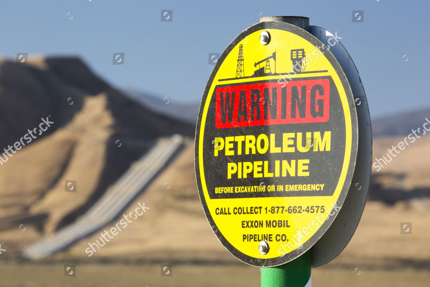 Pipeline Near Kern River Oilfield Bakersfield Editorial Stock Photo ...