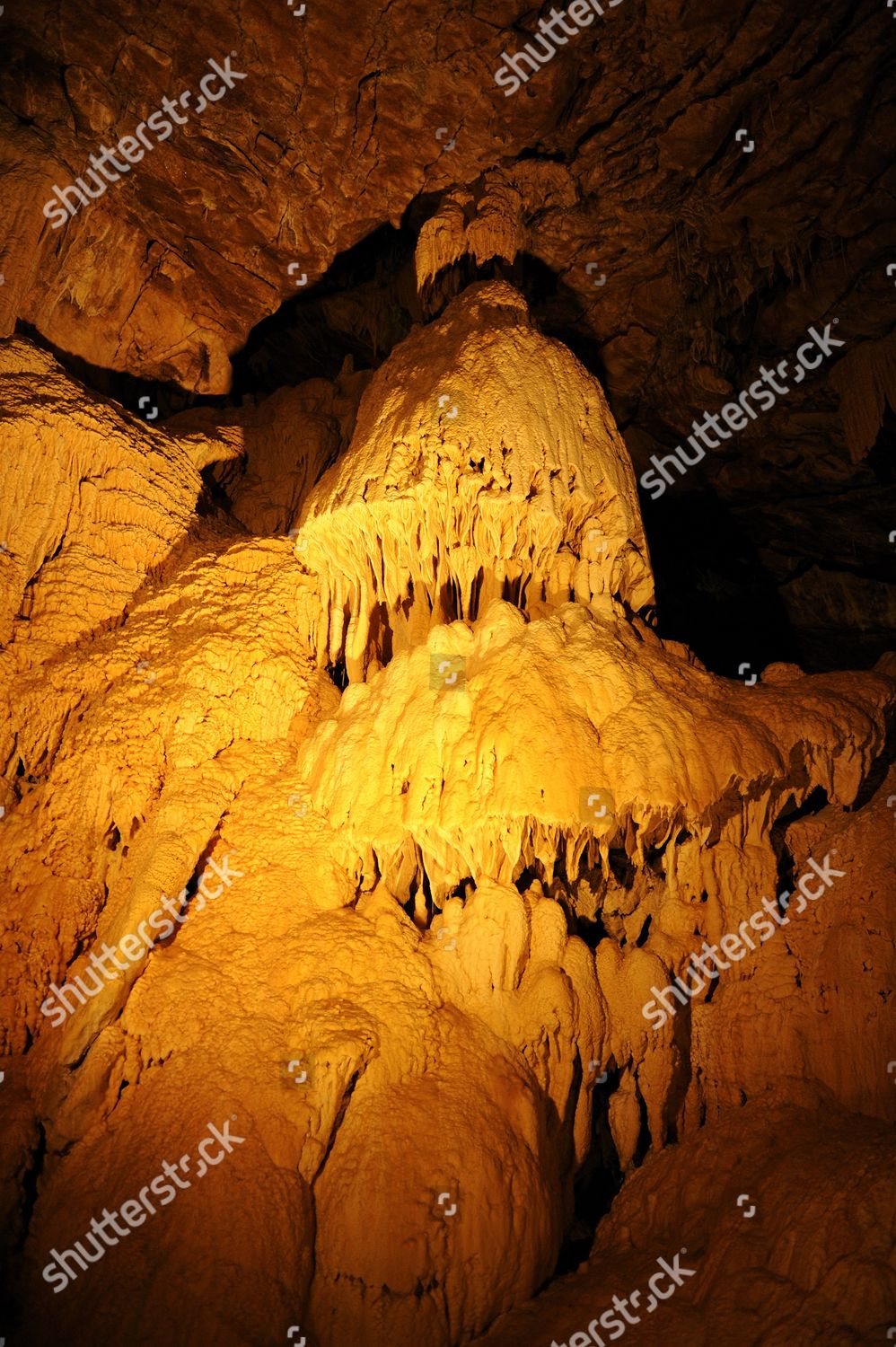 Stalagmites Stalactites Stalagnates Small Fistulas Calcite Editorial ...