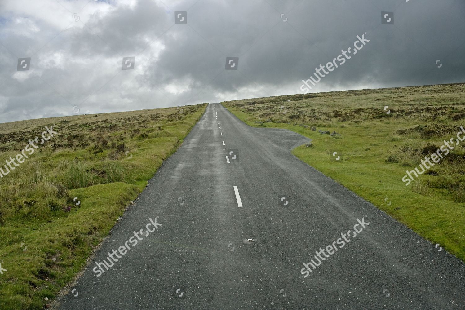 Road Passing Bay Dartmoor National Park Editorial Stock Photo - Stock ...