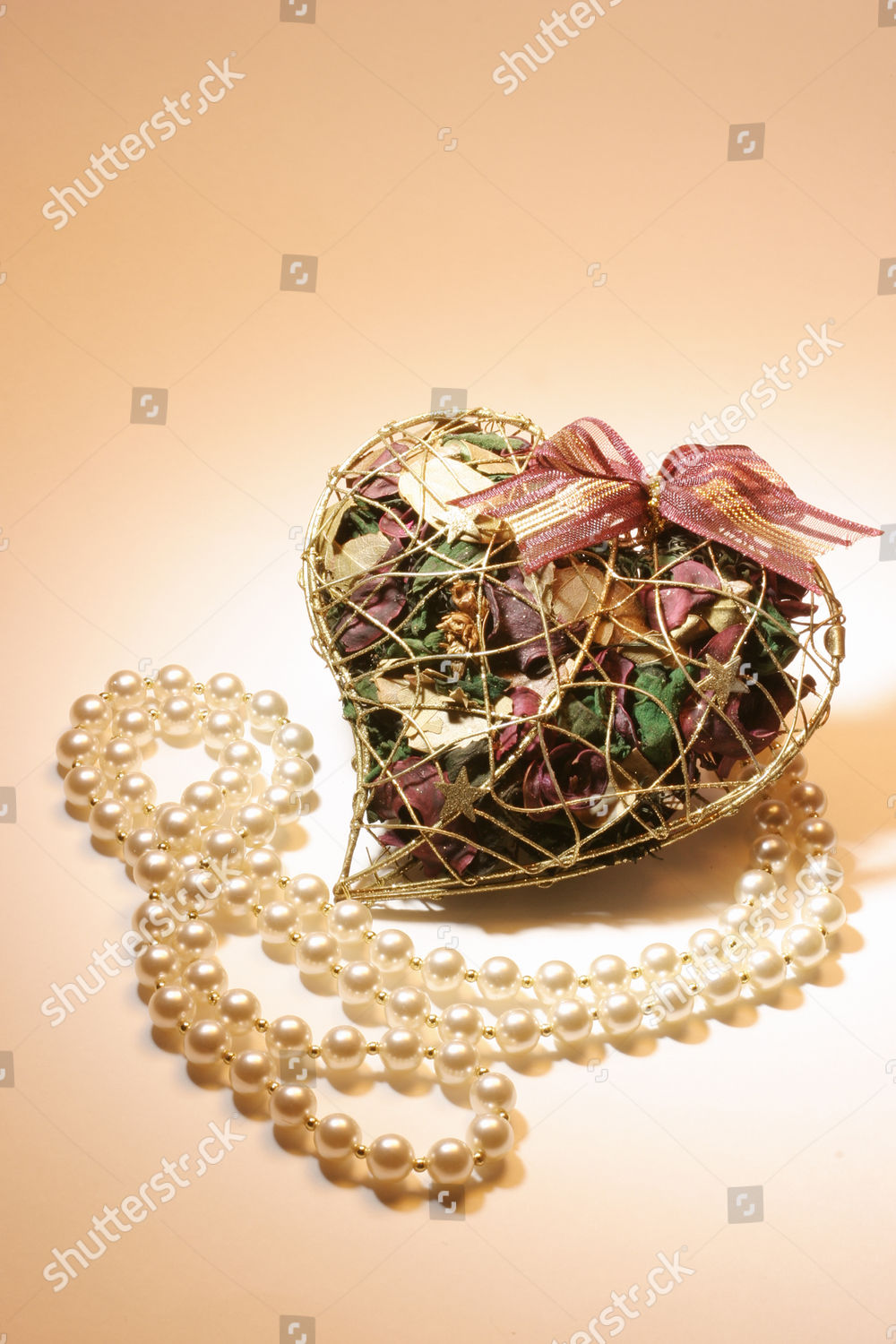 Pearl Necklace Potpourri Heartshaped Casket Ribbon Editorial Stock ...