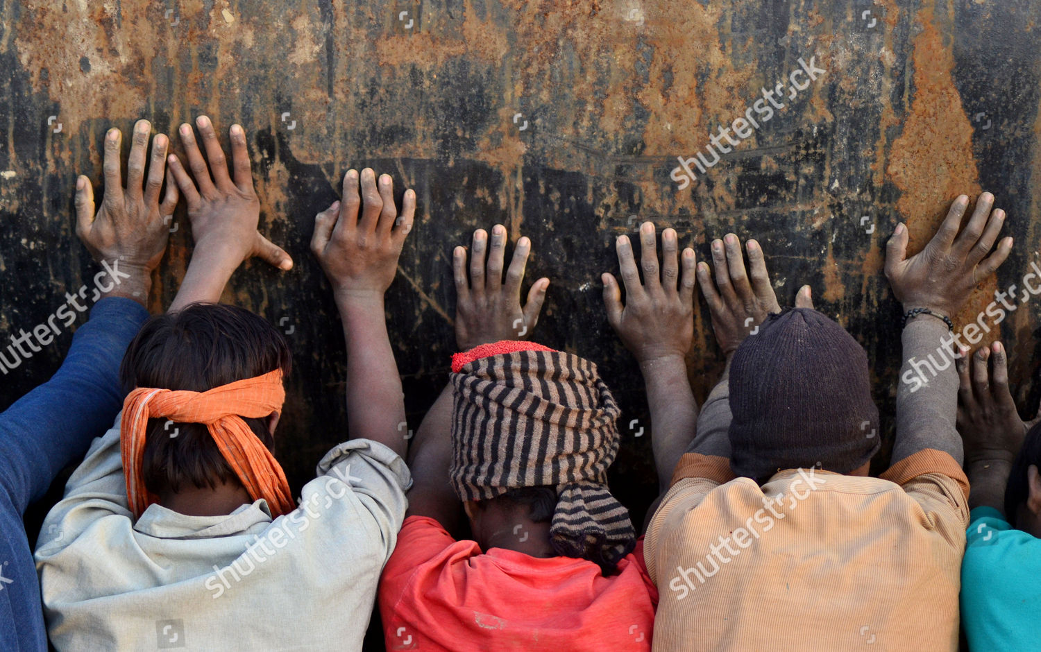 Indian Labourers Push Pantoon Tank Construct Editorial Stock Photo ...