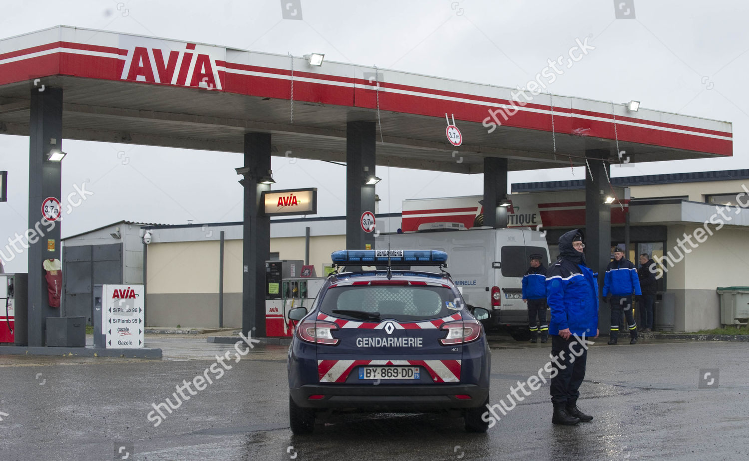 080115 Police Guard Avia Service Station Editorial Stock Photo - Stock ...
