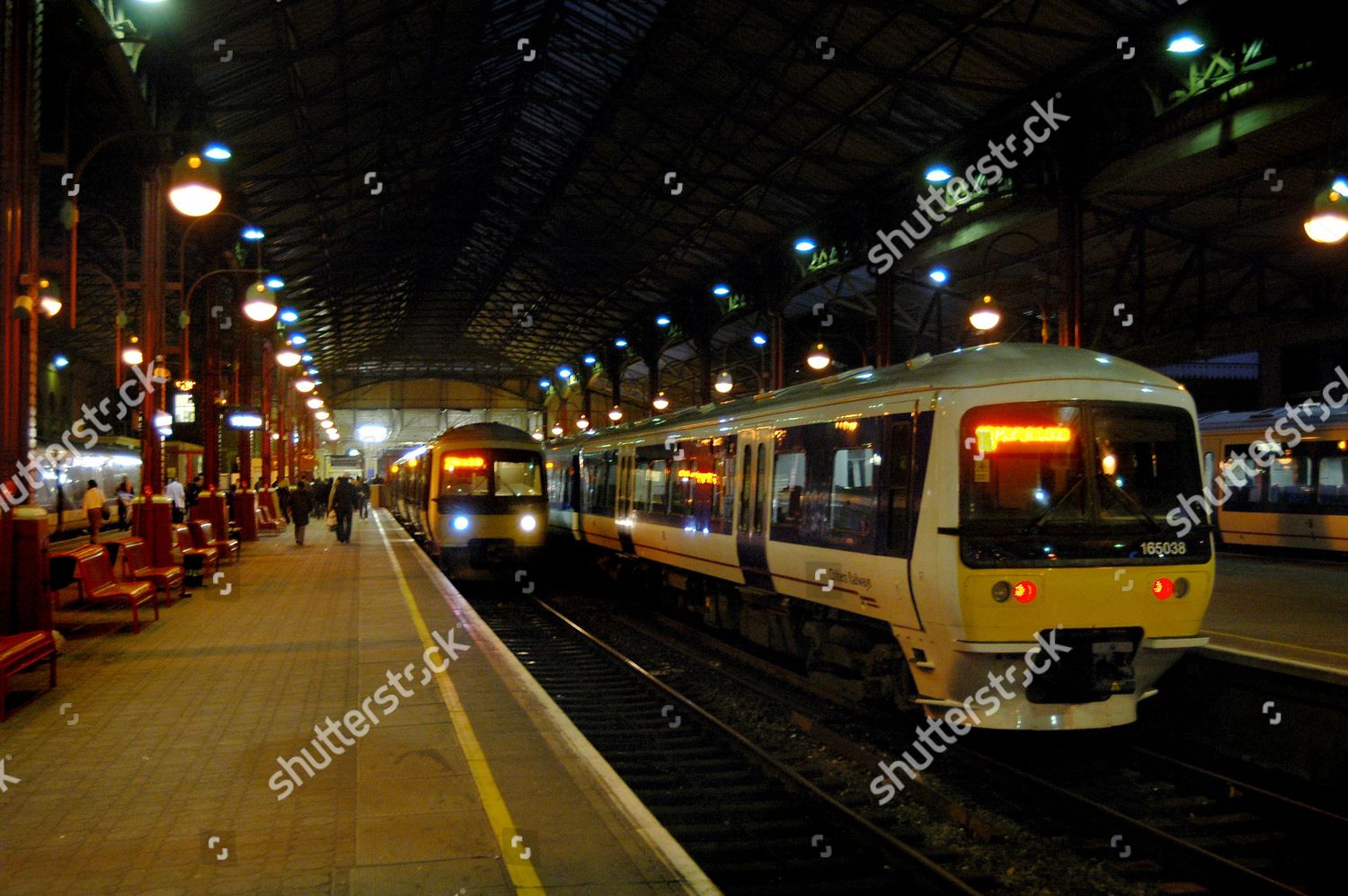 Train On Platform Marylebone Railway Station Editorial Stock Photo ...