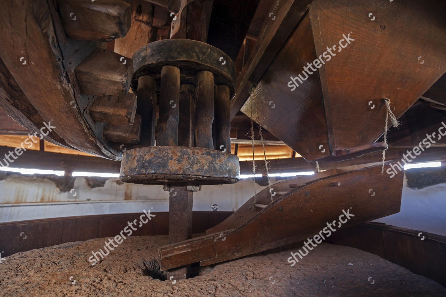 Gear Millstone Inside Windmill Museum Museo Editorial Stock Photo ...