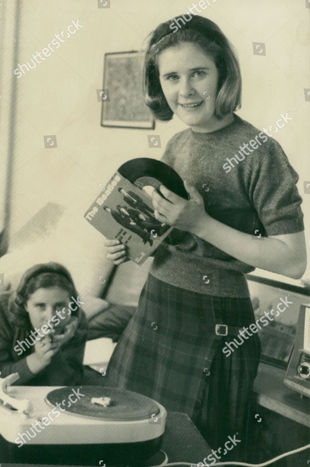 JOAN JENNIFER FITZGERALD 15-YEAR-OLD TWIN DAUGHTERS Editorial Stock ...
