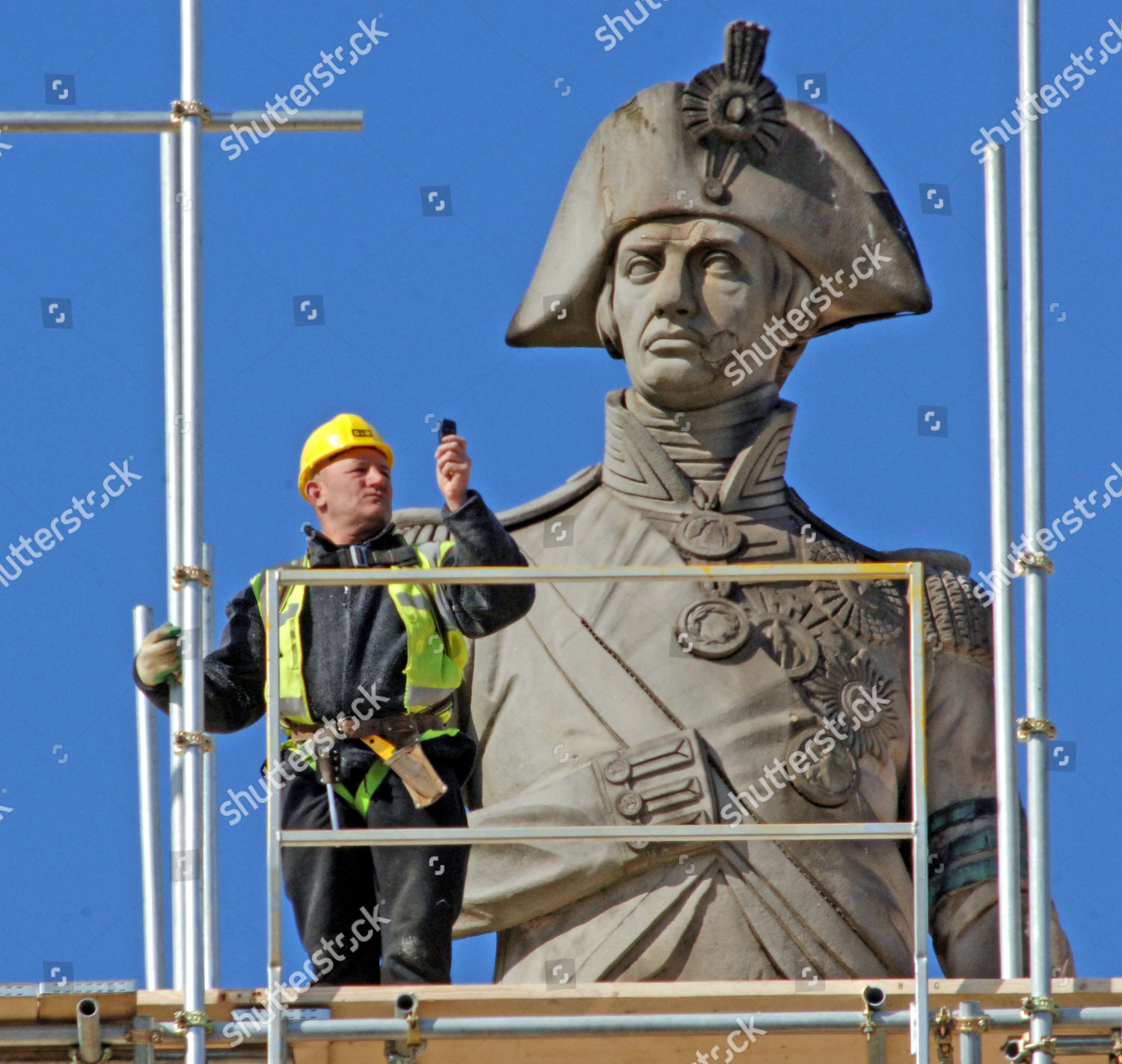Scaffolders Erecting Scaffolding Around Nelsons Column Editorial Stock ...