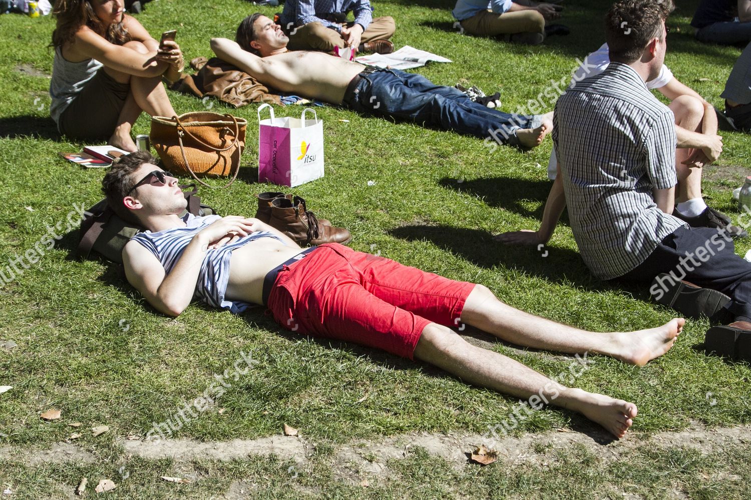 People Enjoying Sunshine Warm Weather Soho Editorial Stock Photo ...