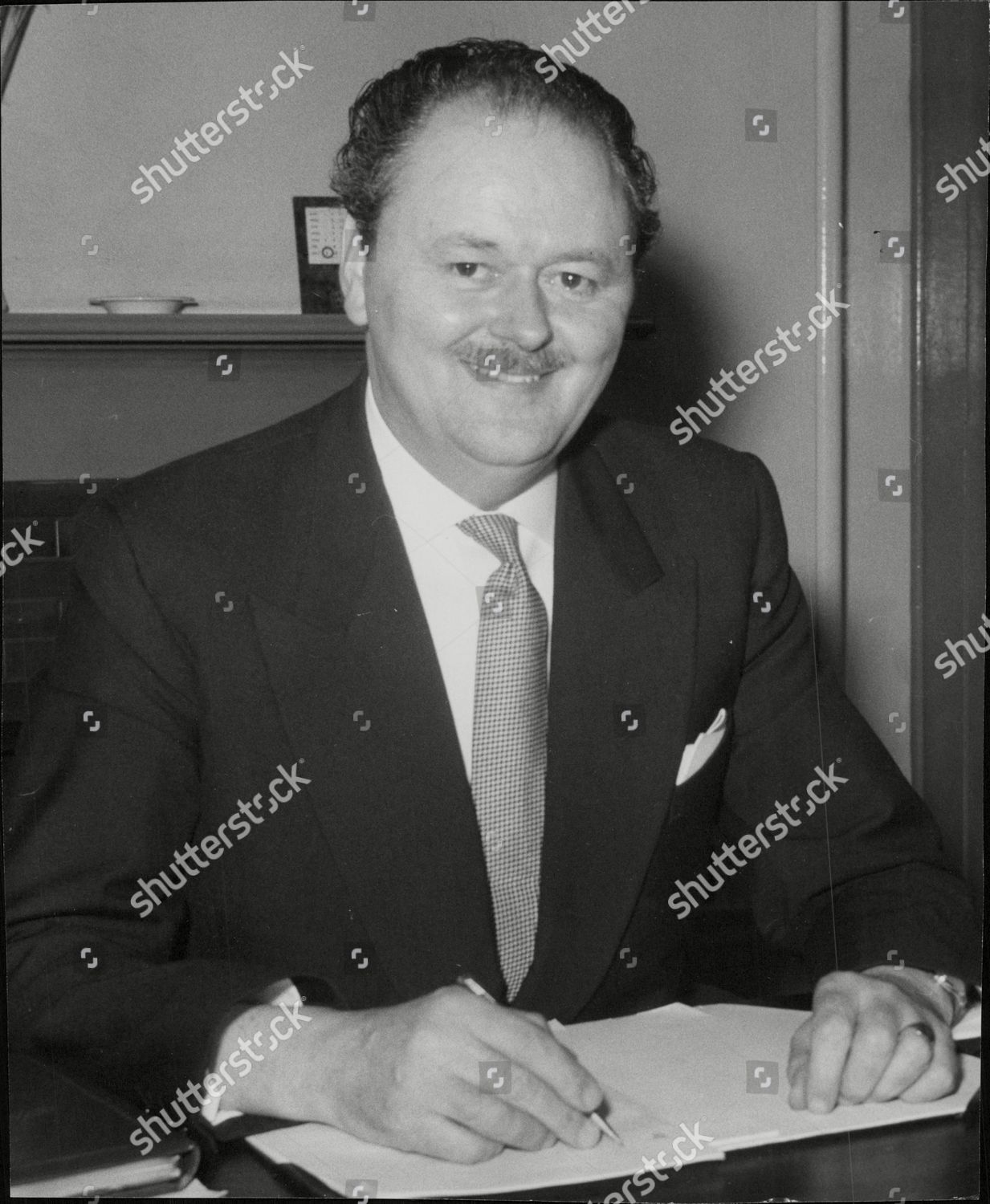 Robert Slater Stationmaster Londons Kings Cross Editorial Stock Photo ...