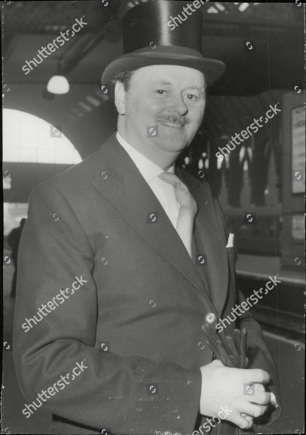 Robert Slater Stationmaster Londons Kings Cross Editorial Stock Photo ...