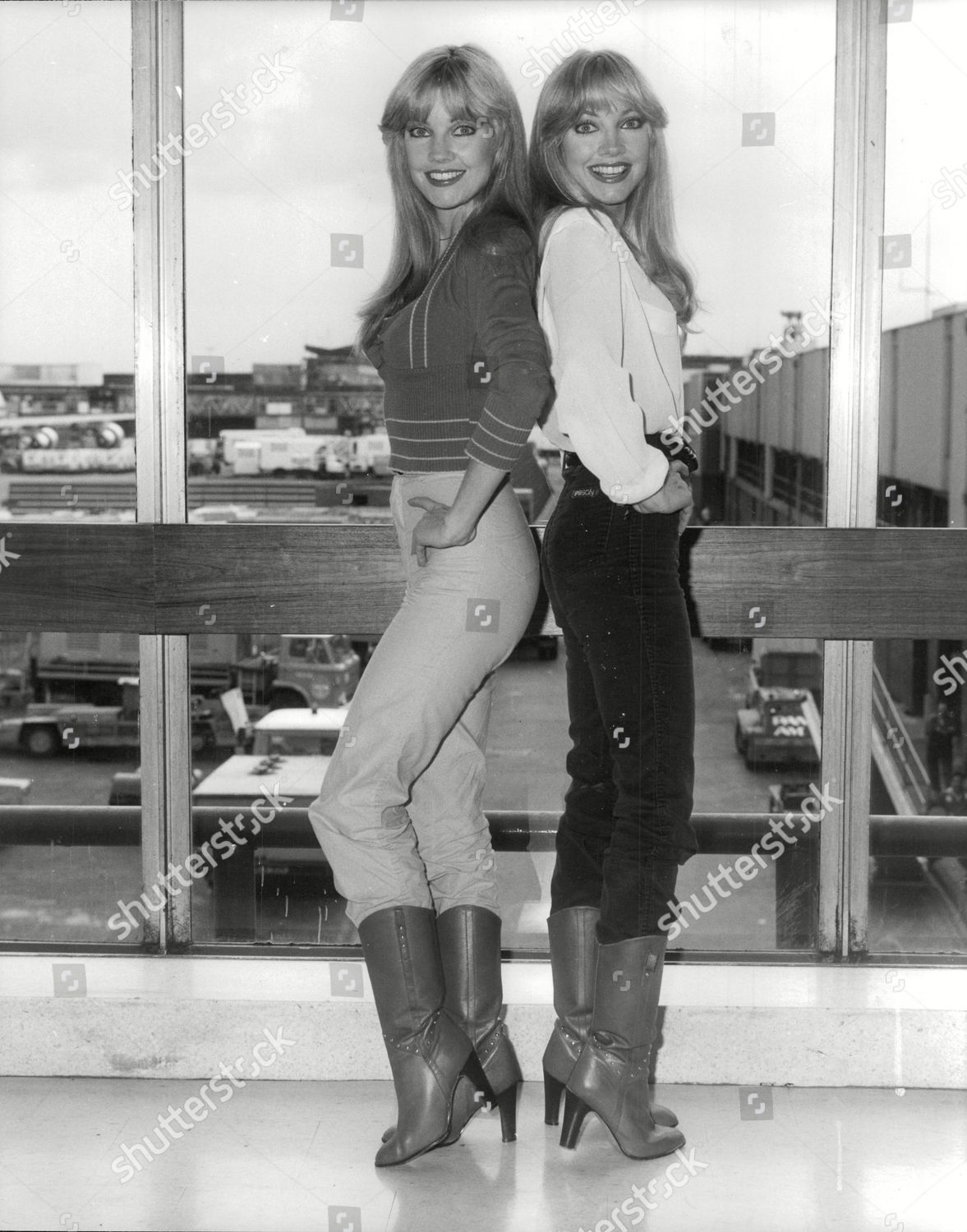 Actress Twins Randi Candi Brough Arriving - Foto de stock de contenido ...