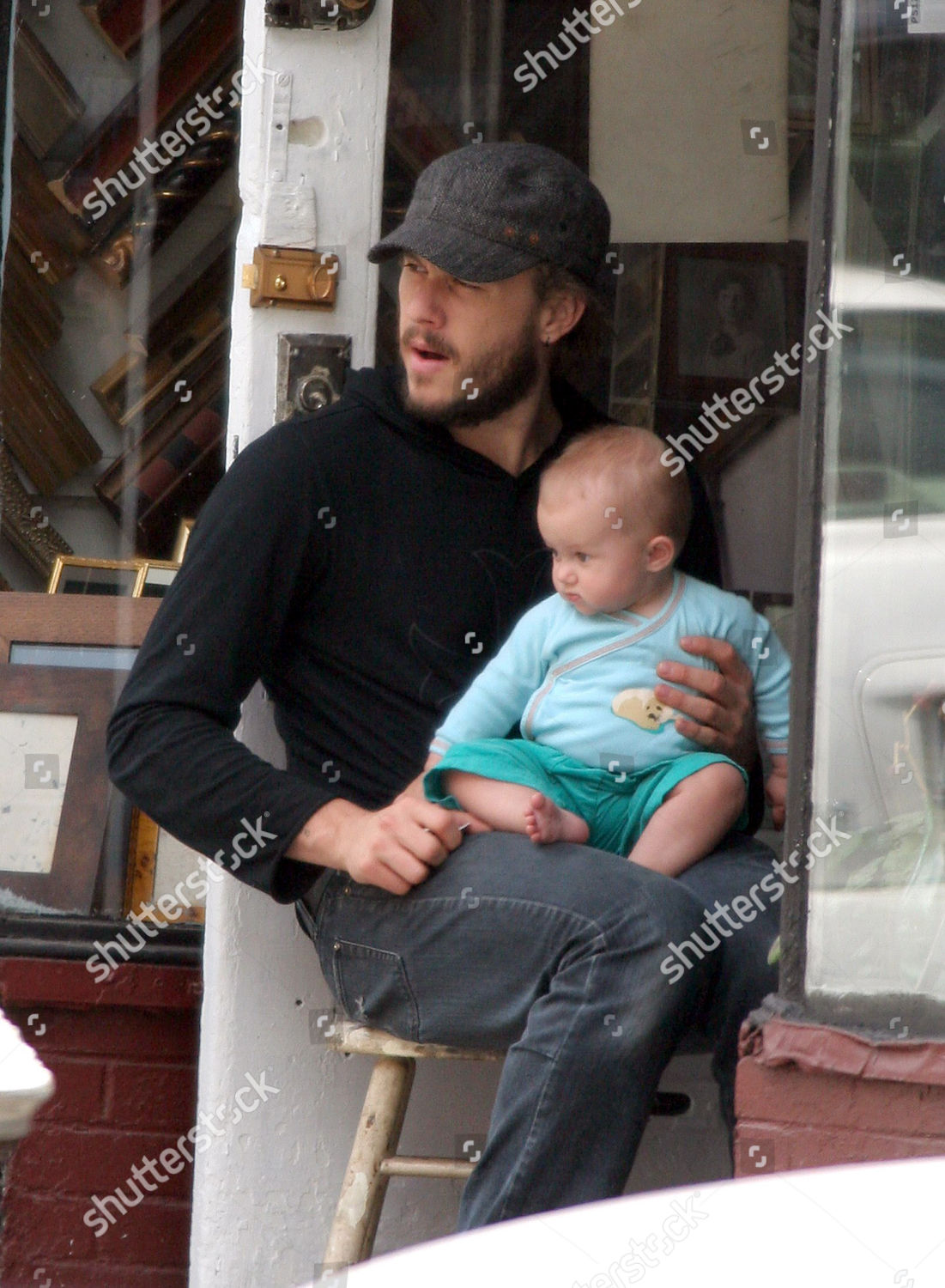 Heath Ledger Sitting His Daughter Matilda Editorial Stock Photo - Stock ...