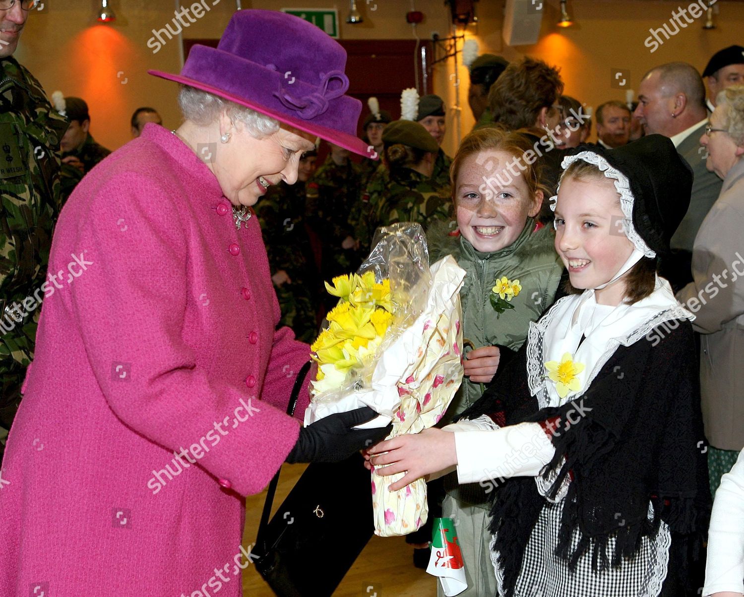 Queen Elizabeth Ii Presented Bouquet Daffodils Editorial Stock Photo ...