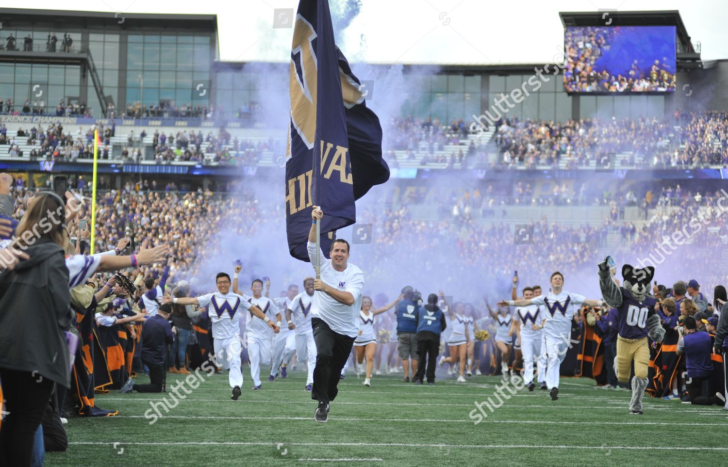 Uw Cheer Squad Before Game Between Editorial Stock Photo - Stock Image ...