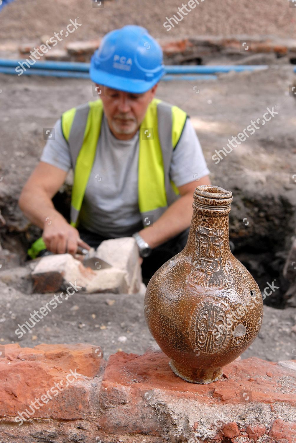 NEW EVIDENCE TUDOR JACOBEAN LIFE UNCOVERED Editorial Stock Photo ...