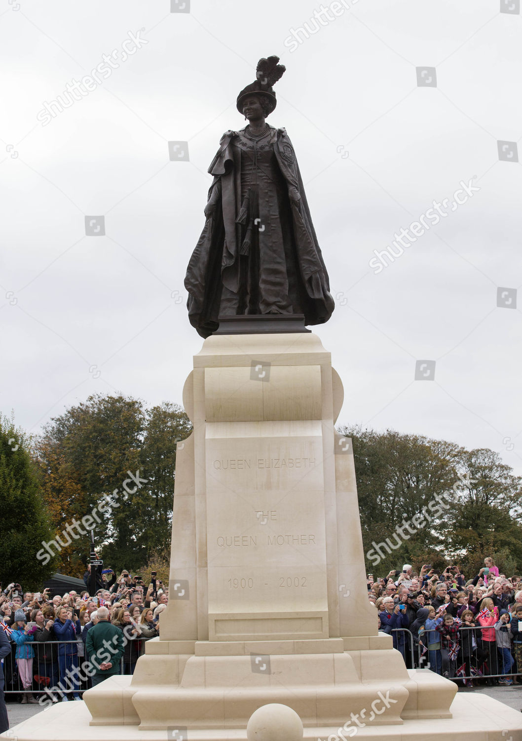 Statue Queen Mother Editorial Stock Photo - Stock Image | Shutterstock