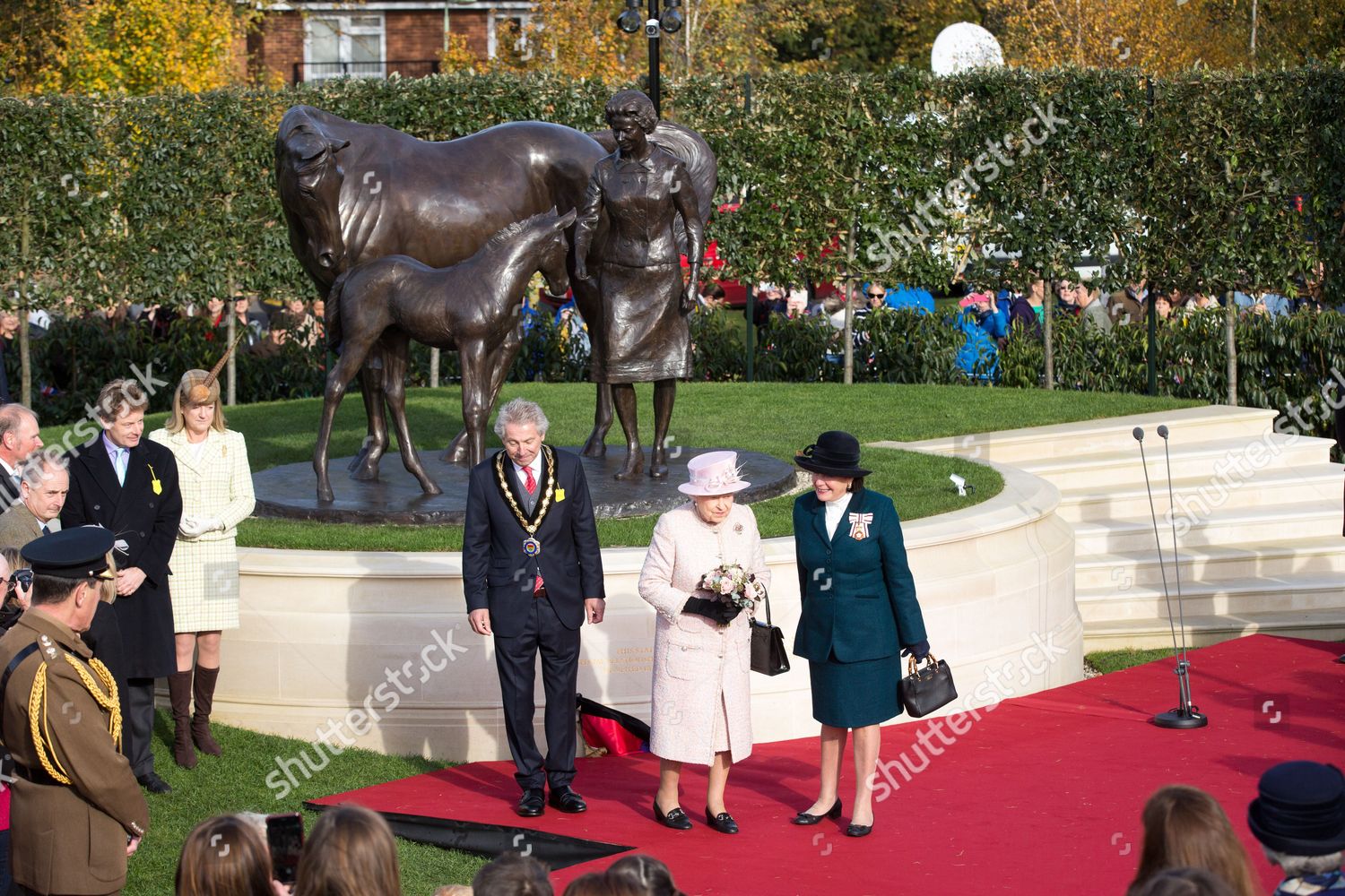 Queen Elizabeth Ii Unveiling Statue Herself Editorial Stock Photo ...