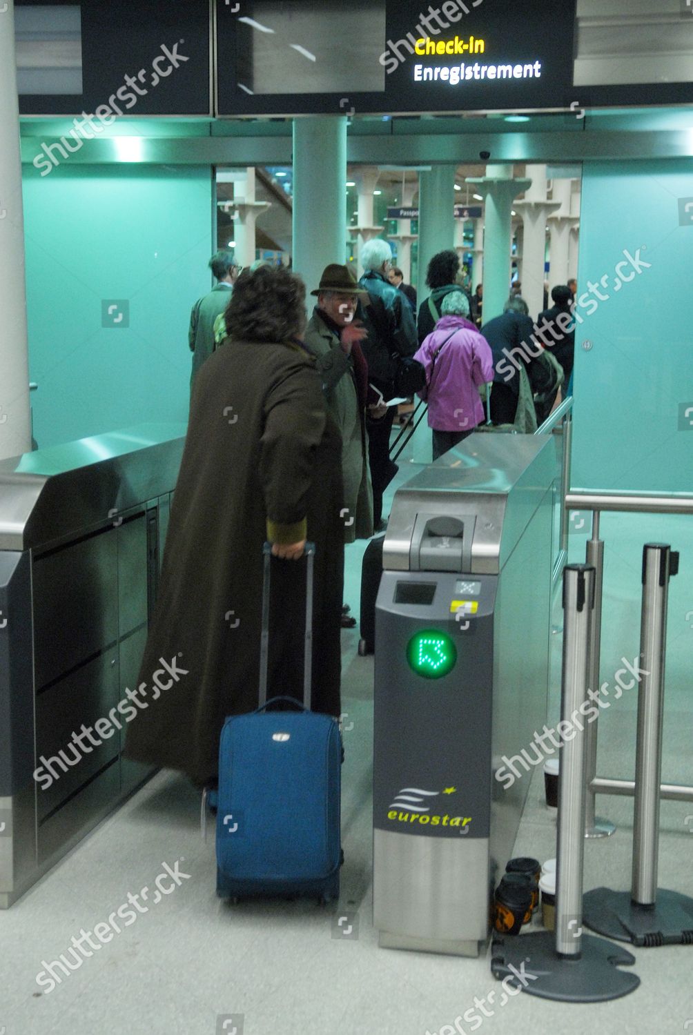 Eurostar Passengers Use Automated Ticket Machines Editorial Stock Photo ...