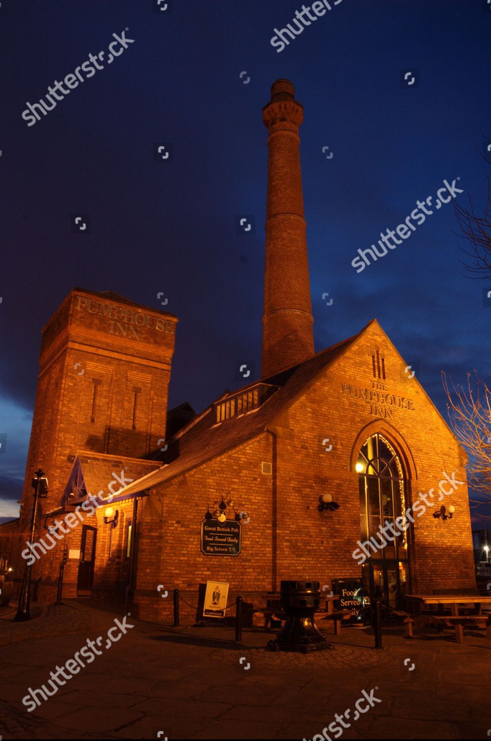 Pumphouse Inn Pub On Liverpool Docks Editorial Stock Photo - Stock ...