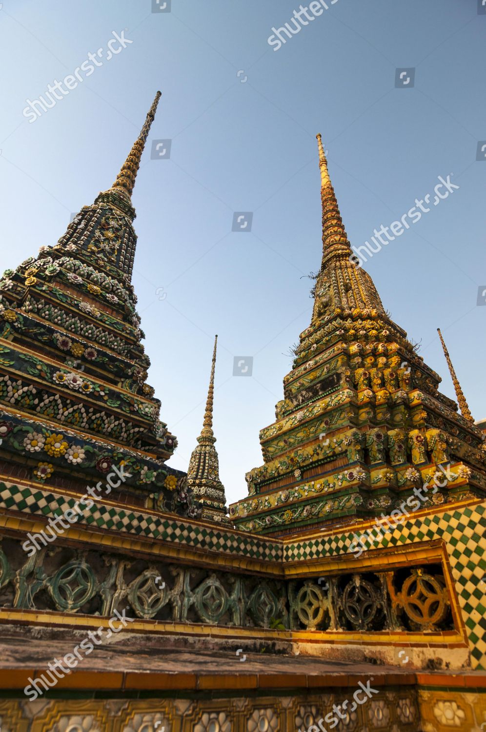 Large Chedis Phra Maha Chedi Si Editorial Stock Photo - Stock Image ...