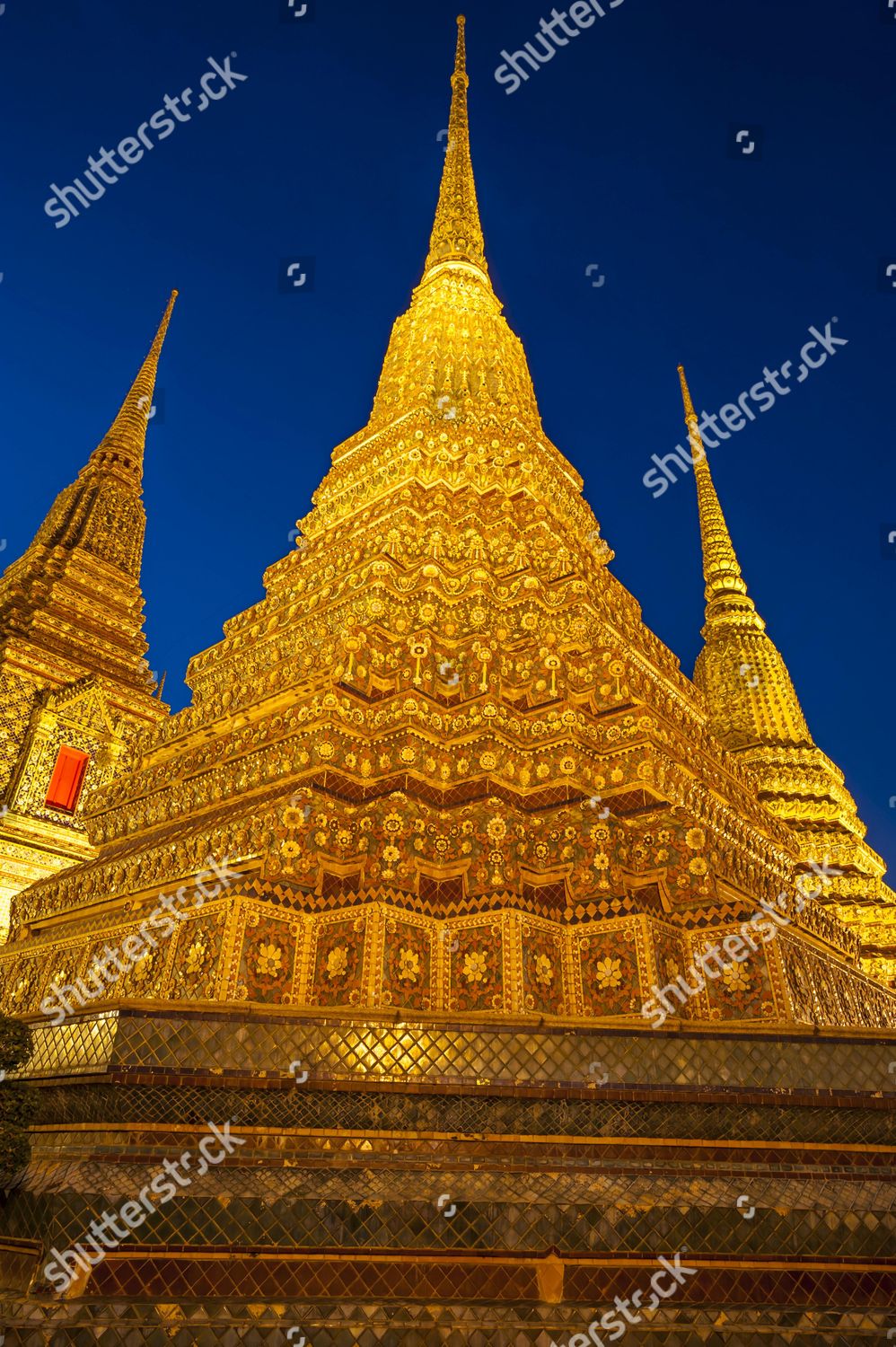 Large Chedis Phra Maha Chedi Si Editorial Stock Photo - Stock Image ...