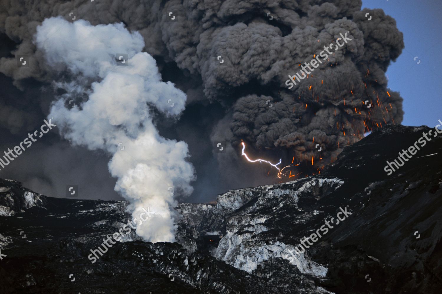 Flash Lightning Ash Cloud Eyjafjallajoekull Volcano Editorial Stock ...