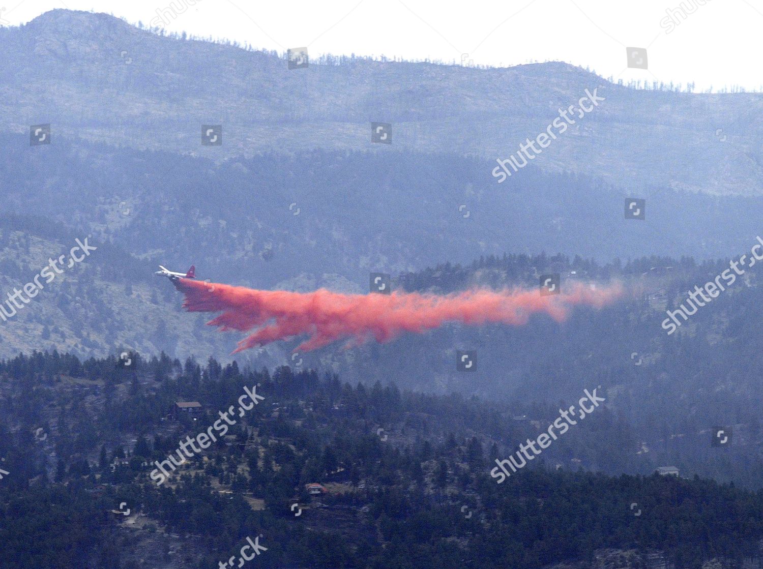 Slurry Bomber Trys Protect Surviving Homes Editorial Stock Photo ...