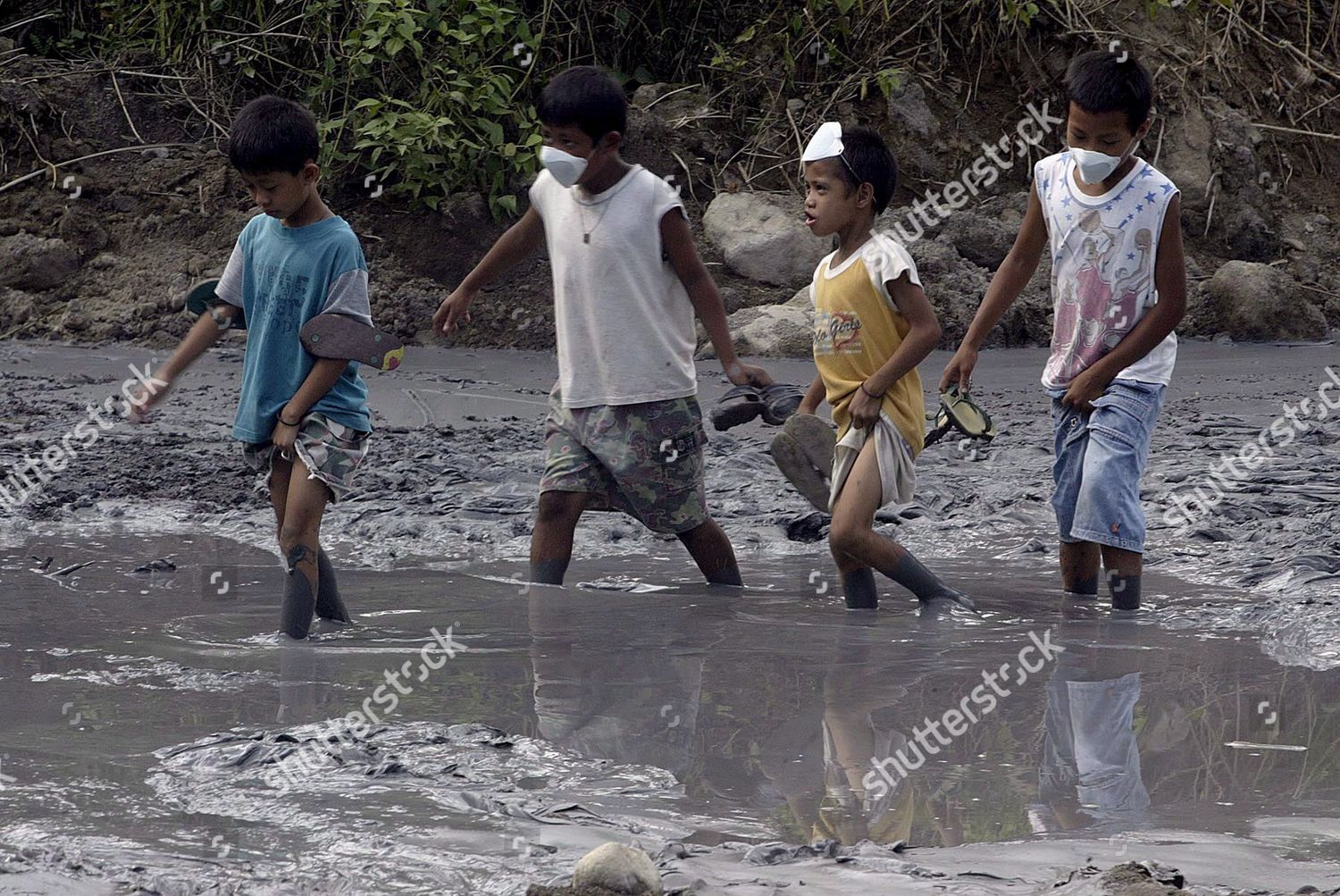 Filipino Children Wearing Protective Masks Walk Editorial Stock Photo ...