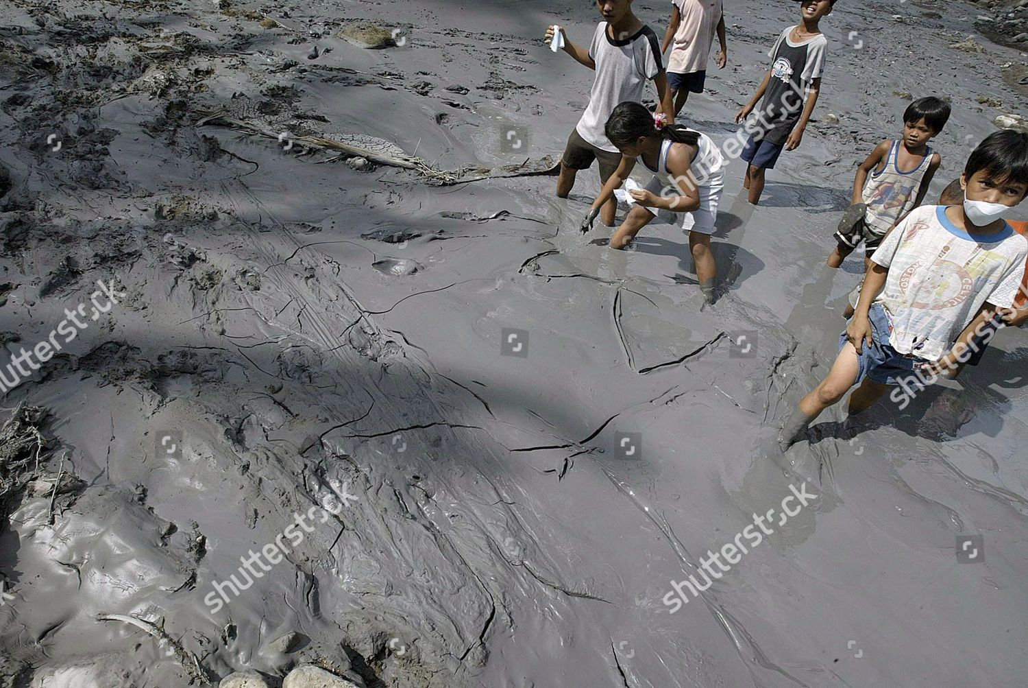 Filipino Children Wearing Protective Masks Walk Editorial Stock Photo ...