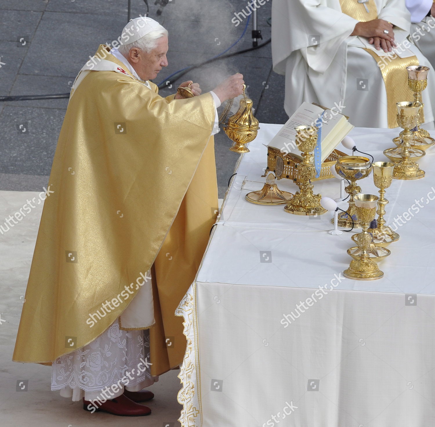 Pope Benedict Xvi Spreads Incense Outside Editorial Stock Photo - Stock ...