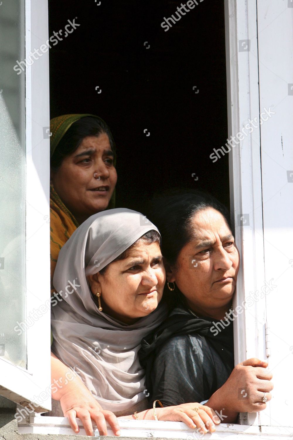 Kashmiri Muslim Family Mourns During Funeral Editorial Stock Photo ...