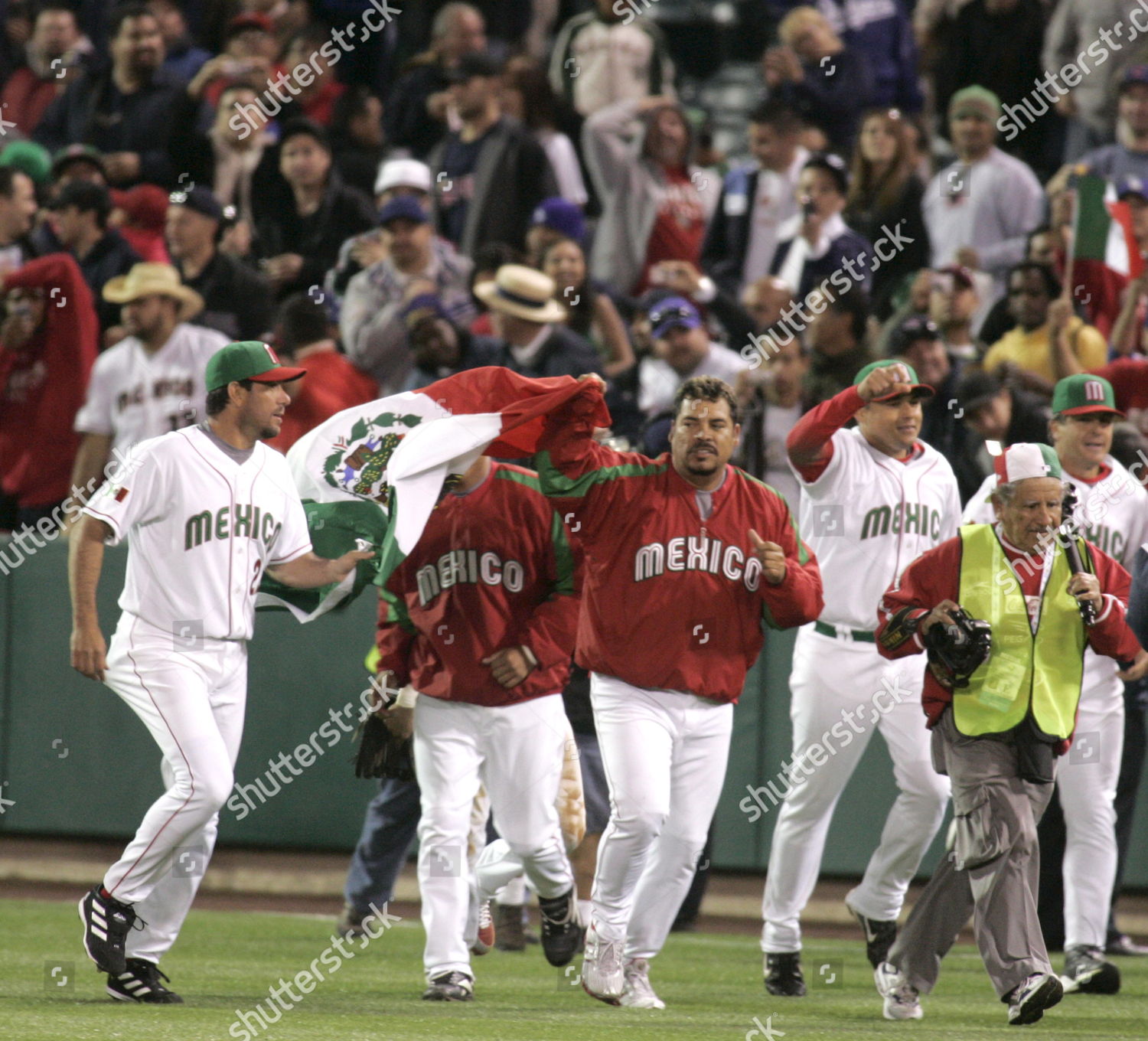 Mexicans Team Run Around Field Mexican Editorial Stock Photo - Stock ...