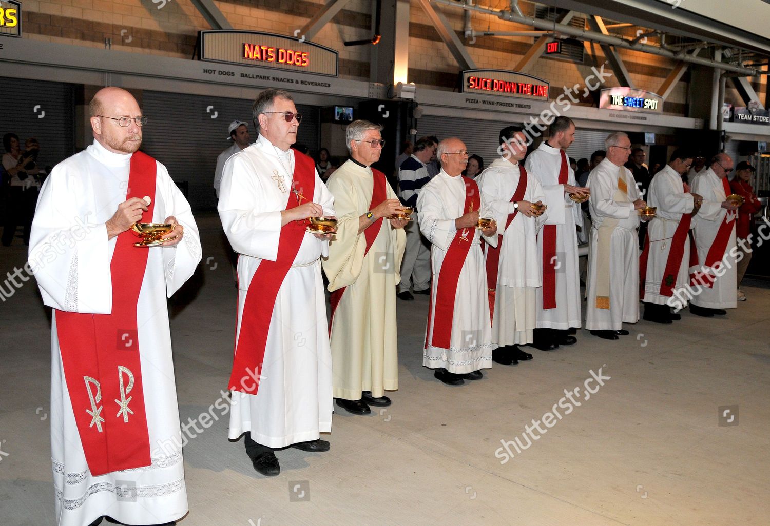 Priests Line Concourses Offer Communion Pope Editorial Stock Photo ...