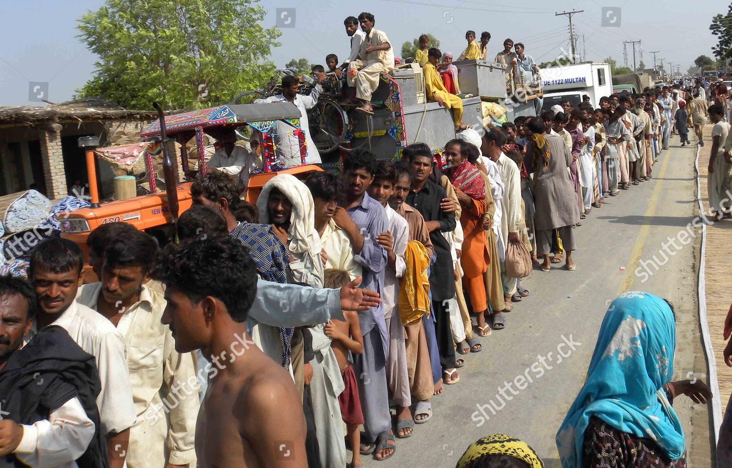 People Displaced Floods Line Get Food Editorial Stock Photo - Stock ...
