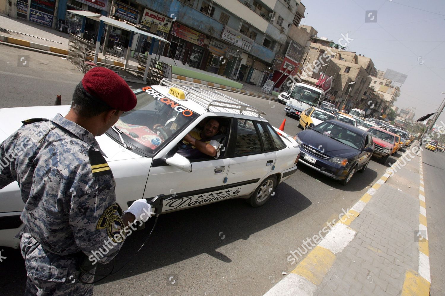 Iraqi Policeman Checks Cars Checkpoint Central Editorial Stock Photo ...