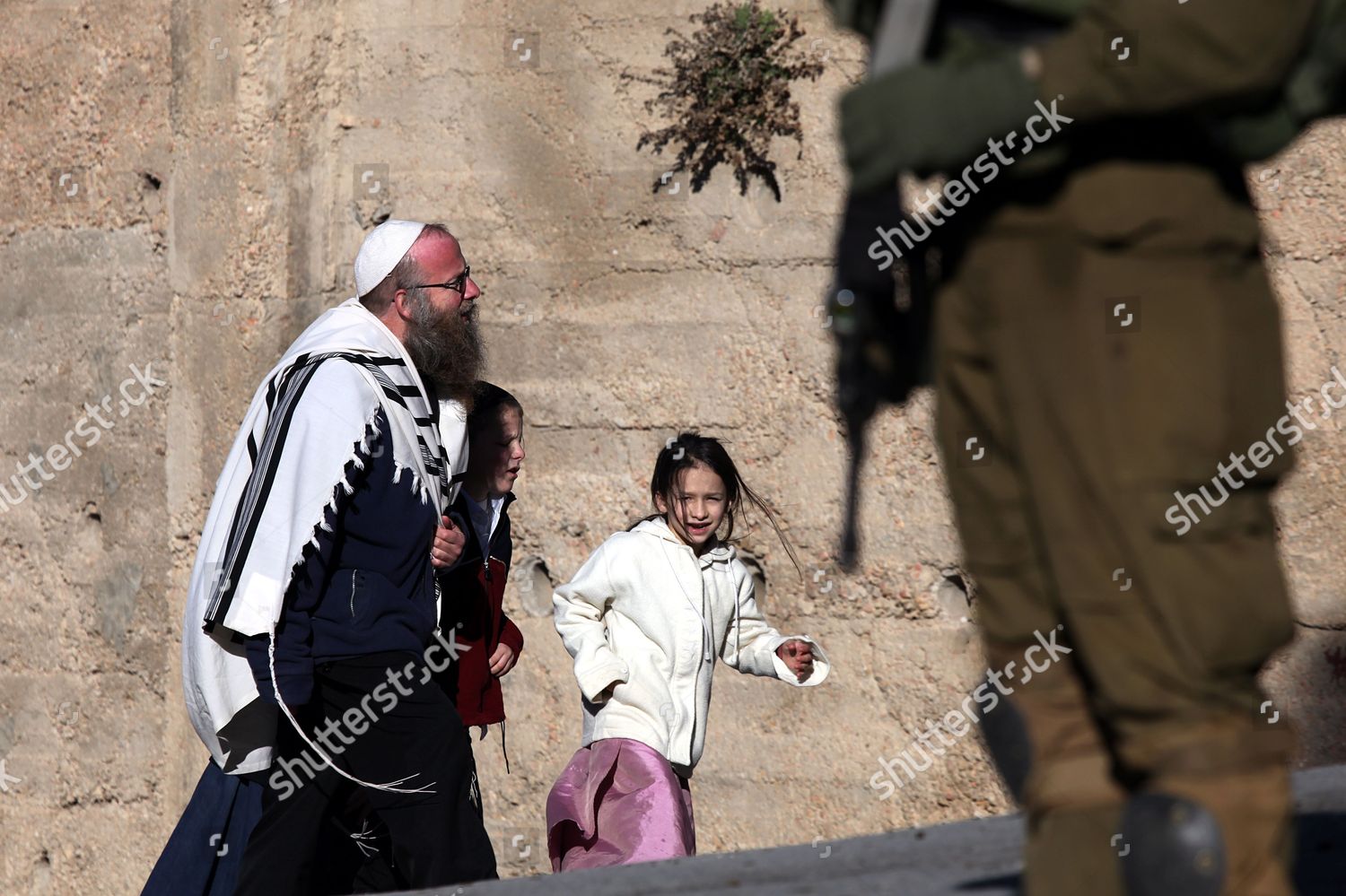 Israeli Soldier Stands Guard Jewish Settlers Editorial Stock Photo ...