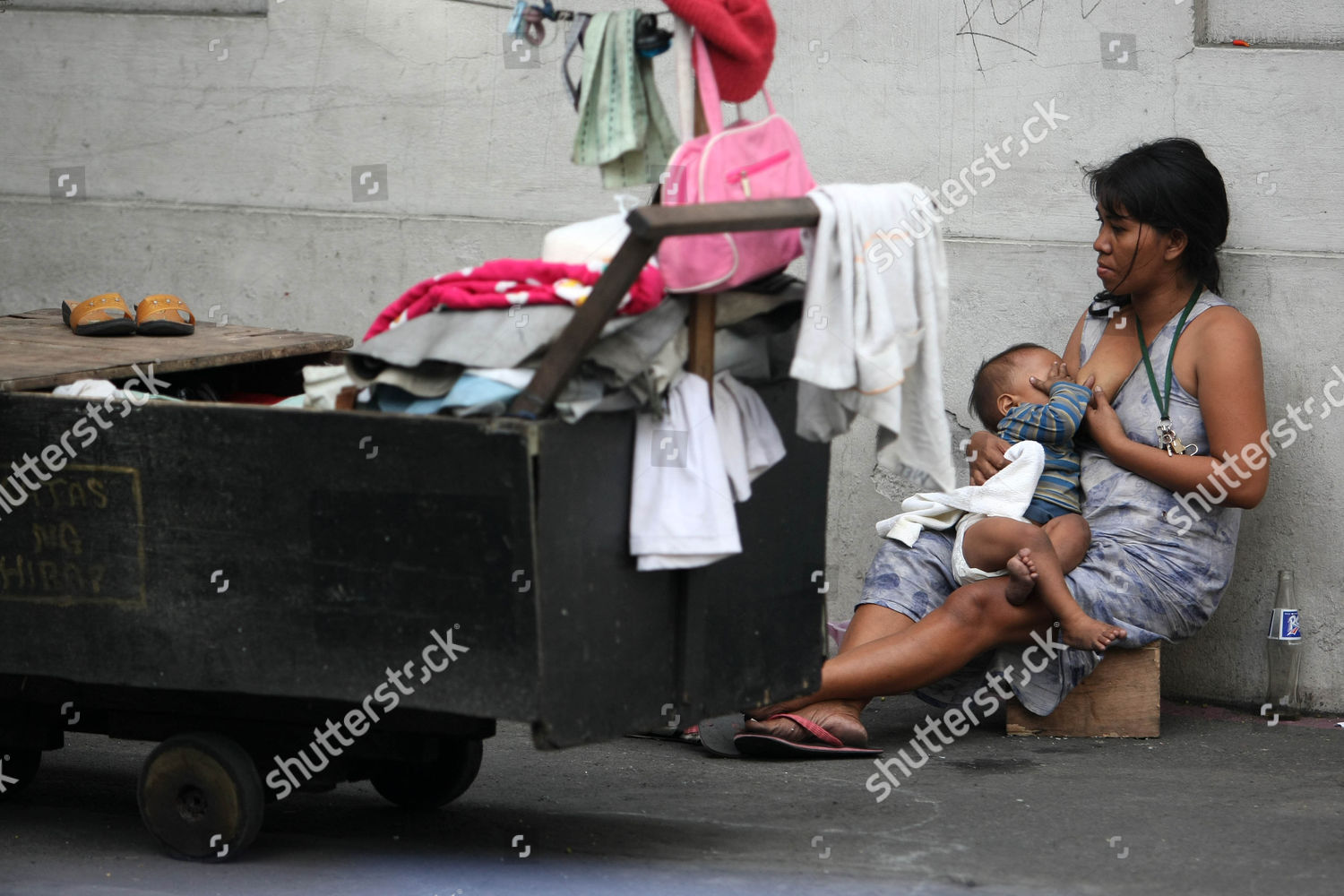 Homeless Filipino Mother Breastfeeds Her Child Editorial Stock Photo ...