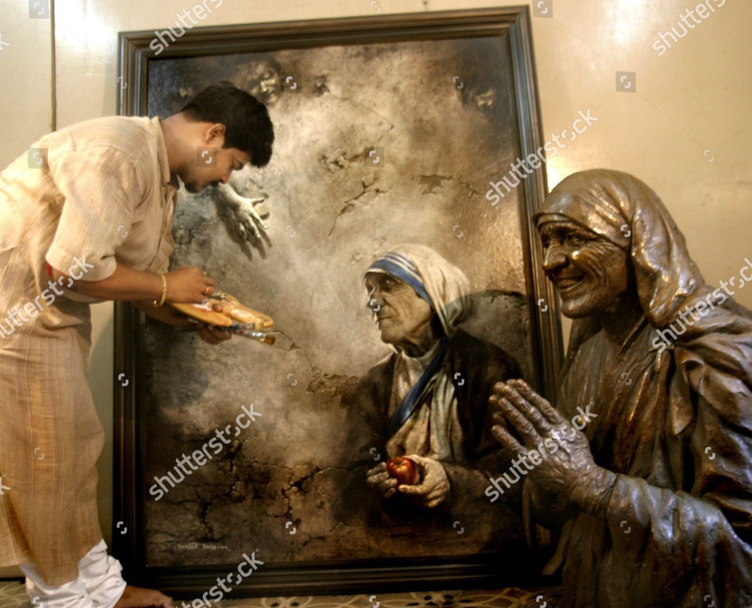 Painter Sculptor Sanatan Dinda Puts Finishing Editorial Stock Photo ...