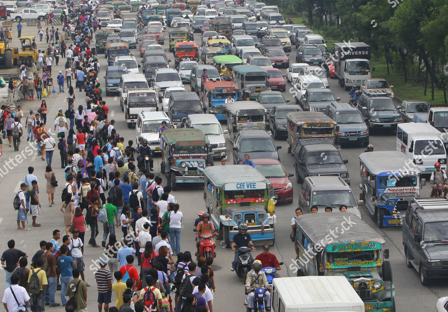 Filipino Commuters On Roadside Wait Public Editorial Stock Photo ...