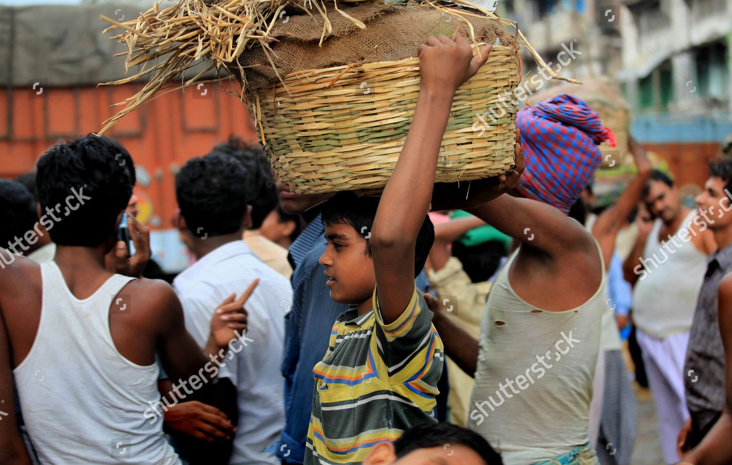 Unidentified Indian Child Labour C Carries Editorial Stock Photo ...