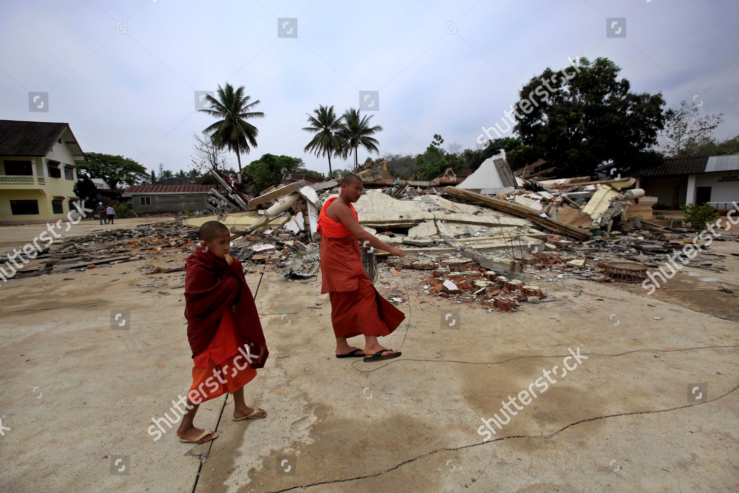 Buddhist Monk Rolls Wire Novice Eats Editorial Stock Photo - Stock ...